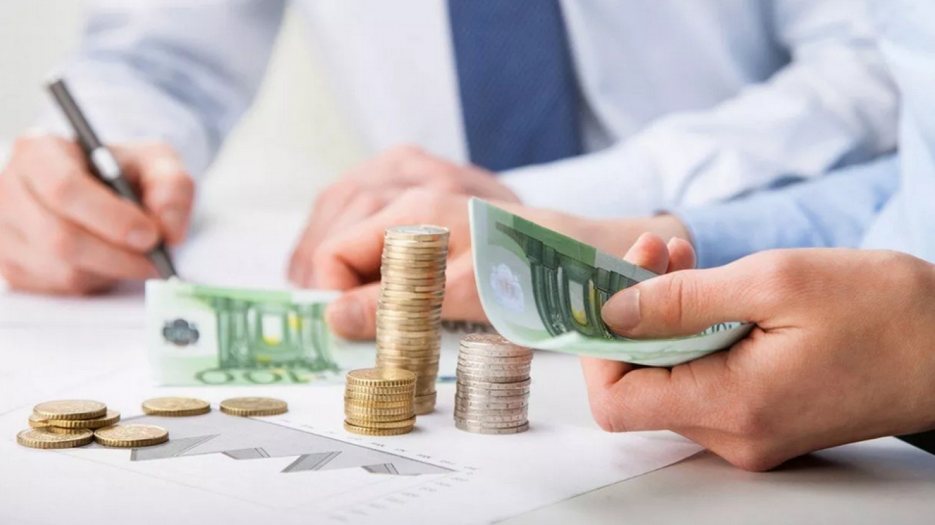 Ποιοι παράγοντες επηρεάζουν το άνοιγμα επιτοκίων χορηγήσεων-καταθέσεων ...